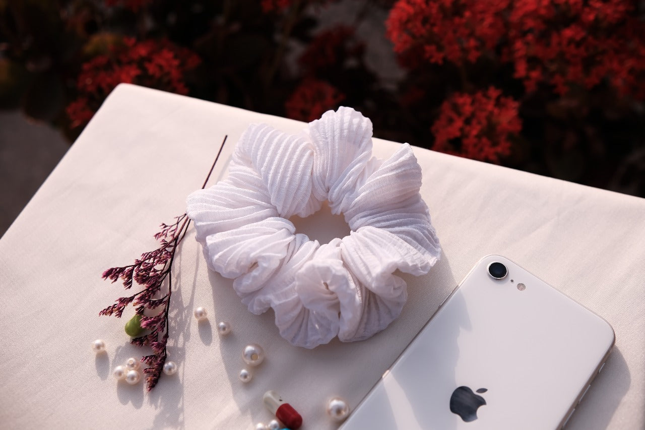 White Pleated Scrunchie – handmadelovebytanya