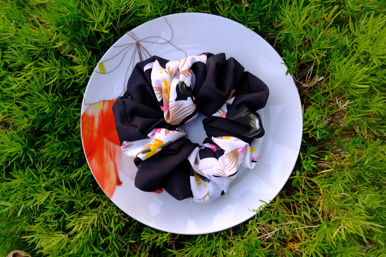 Flower patten 2 Scrunchie – handmadelovebytanya