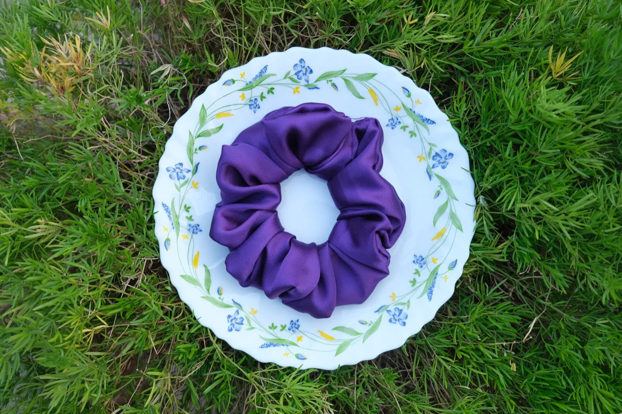 Navy Blue Satin Scrunchie – handmadelovebytanya